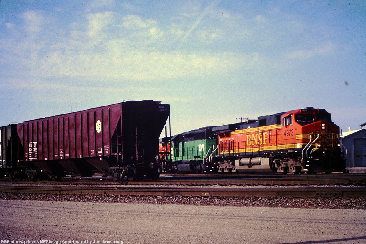 BNSF 4973